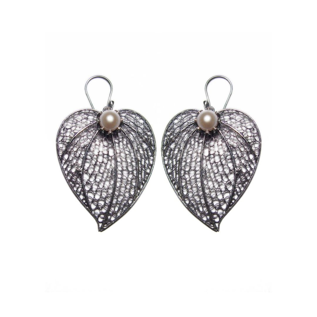 Official site of jewelry designers Yvone Christa
