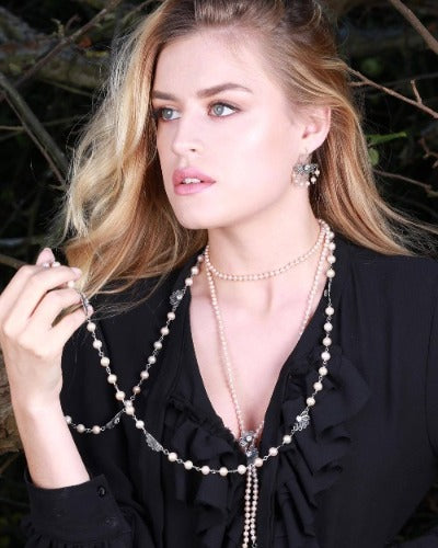 Zinnia flower long necklace - pink pearls - Yvone Christa